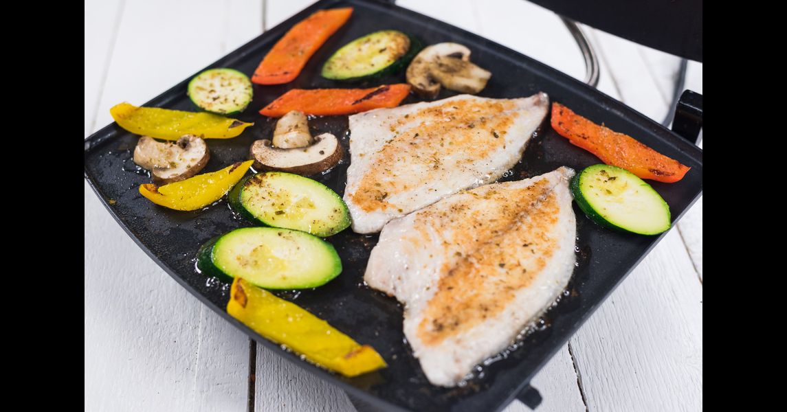 Rețetă file de doradă cu zucchini, ciuperci și ardei gras