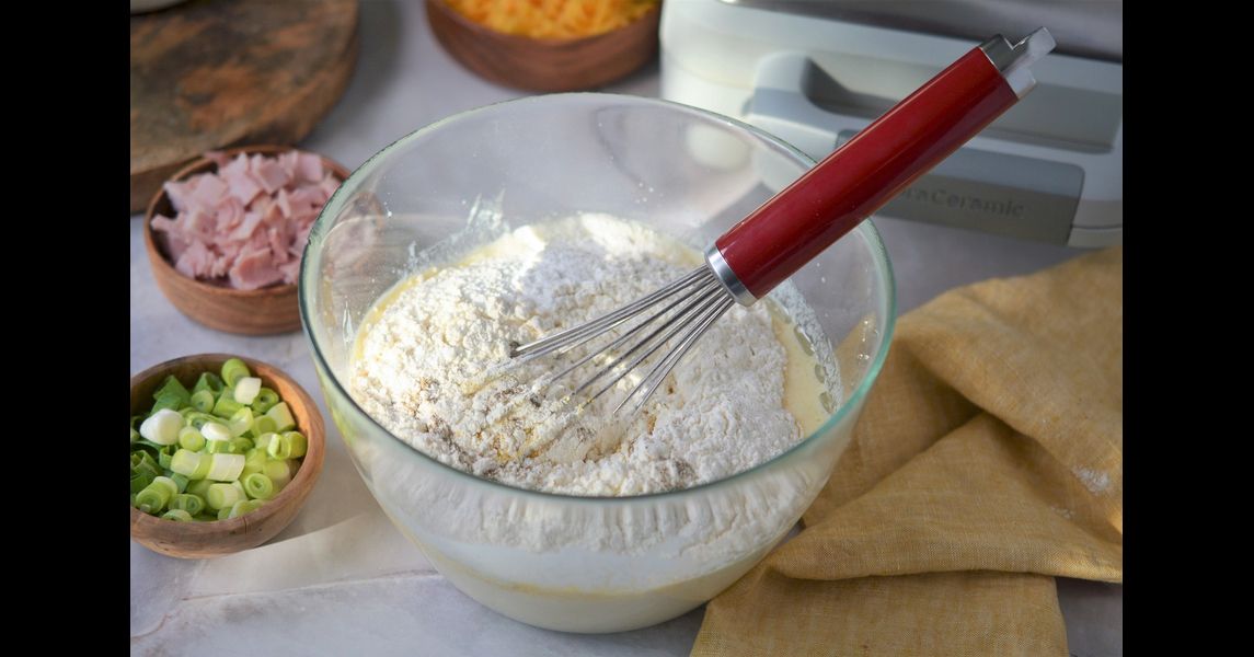 Reteta waffles cu branza cheddar la Aparatul de Gofre DuraCeramic ...