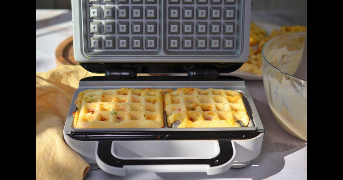 Reteta waffles cu branza cheddar la Aparatul de Gofre DuraCeramic ...