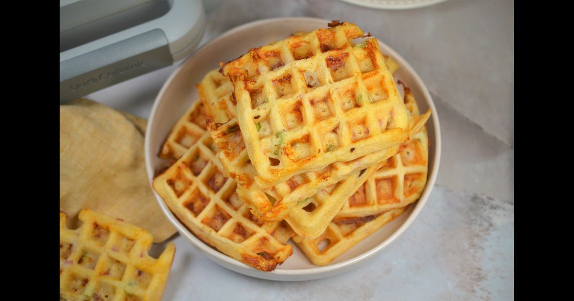 Reteta waffles cu branza cheddar la Aparatul de Gofre DuraCeramic ...