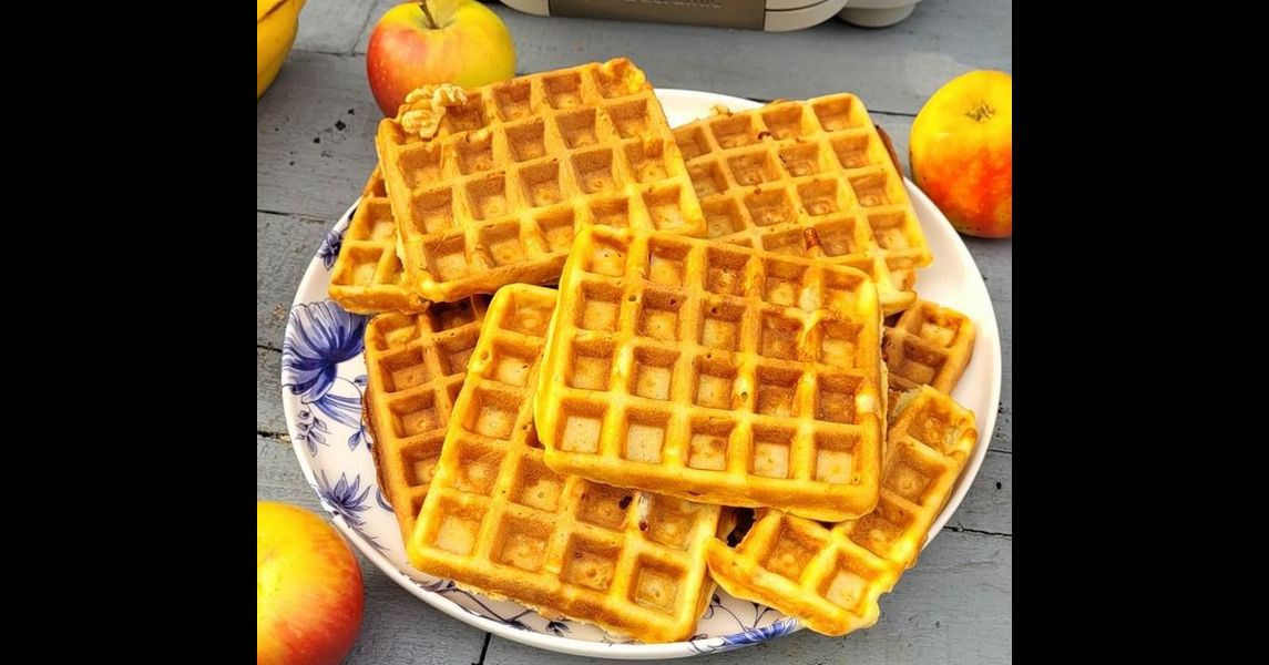 Rețetă gofre dulci cu măr ras la aparatul de gofre DuraCeramic Breville ...