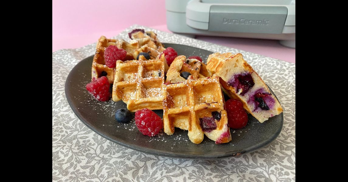 Rețetă gofre cu migdale și fructe de pădure la aparatul de gofre ...